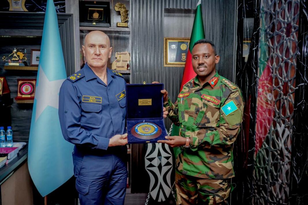 Taliyaha Ciidanka Xoogga Dalka oo Soo Dhaweeyay Kaaliyaha Taliska ...