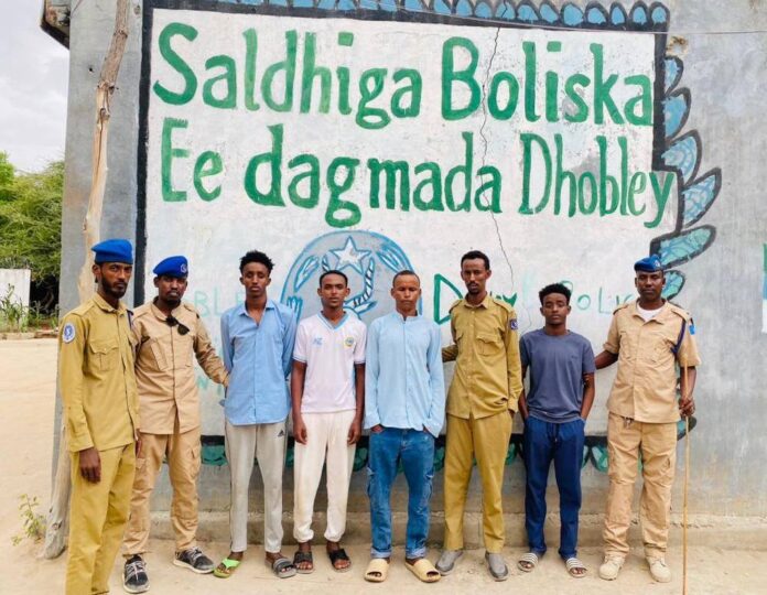 Maamulka Jubbaland oo Dhoobley ku Qabtay Dhalinyaro Lagu Eedeeyay ...